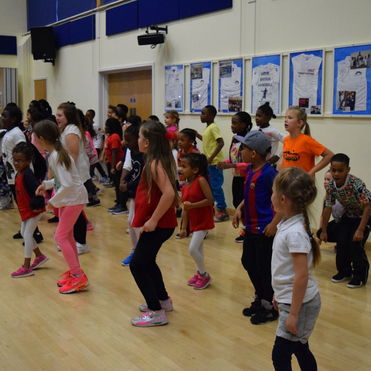 Curwen Primary School - Dance Performance 2016