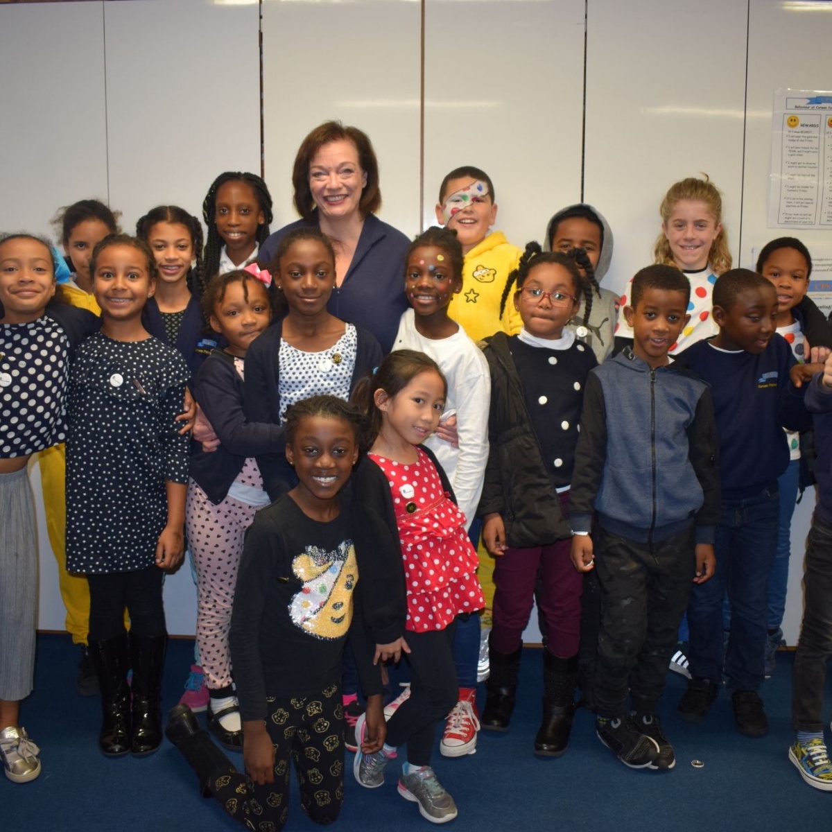 Curwen Primary School - School Council Meet MP Lyn Brown